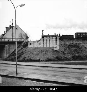 Historical train's journey from Stockholm to Gothenburg for the ...