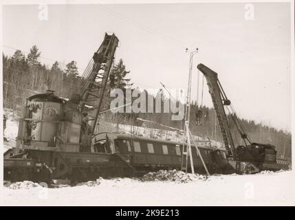 Salvage of passenger car State railways, SJ BCO7B 3962 with steam crane ...