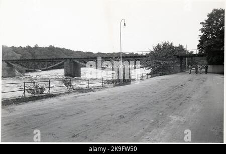 Railway bridge over Ätran in Falkenberg during the years 1936-2009 ...