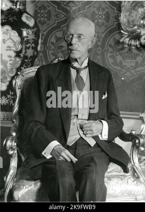 Portrait of King Gustaf V Stock Photo - Alamy