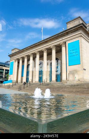 Sheffield City Hall and Chaps Fountain, Barker's Pool, Sheffield, South ...