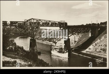 Openable railway bridge over the Södertälje canal Stock Photo - Alamy