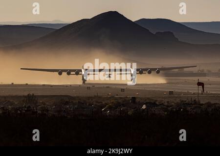 Mojave, USA. 28th Oct, 2022. The Stratolaunch Roc aircraft taking off ...
