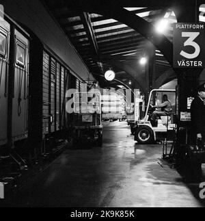 Platform 3, West. Ilgodståg Central Station - Hagalund - Central ...