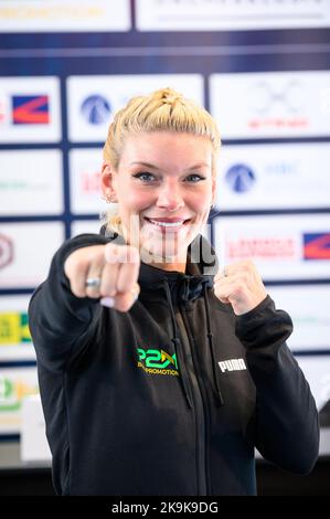 Hamburg, Germany. 25th Oct, 2022. The moon moves in front of the sun ...