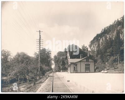 Uddevalla - Vänersborg - Herrljunga Railway, UWHJ LOK 13 with passenger ...