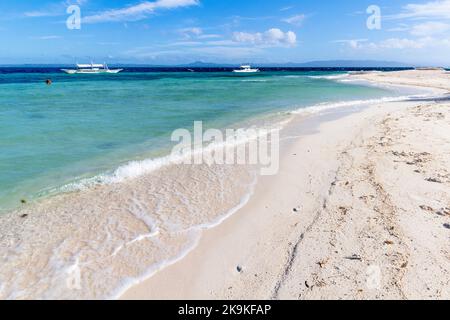 White sandy beach at Balicasag Island in Bohol, Philippines Stock Photo ...