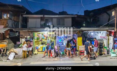 Slum scene cebu city philippines Stock Photo - Alamy