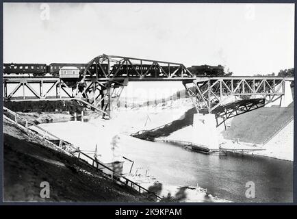 The flap bridge over the Södertälje canal Stock Photo - Alamy