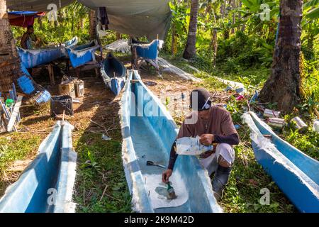 Making fiber glass boats in Biliran, Philippines Stock Photo - Alamy