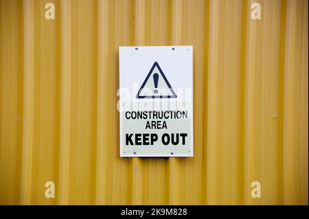 No PPE No Work sign at a building site in the UK. Construction Site PPE ...