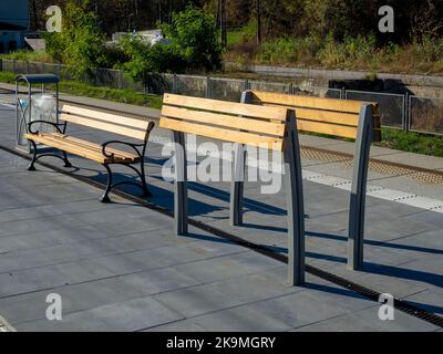 Leaning bench or leaning stand or lean bar (no established name yet ...