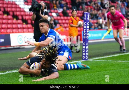 England's Dominic Young scores their side's third try of the game ...