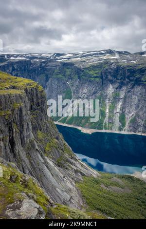 Amazing cliff over the Ringedalsvatnet lake in Trolltunga mounatin area ...