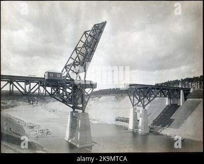 Completion of the flap bridge over the Södertälje canal Stock Photo - Alamy