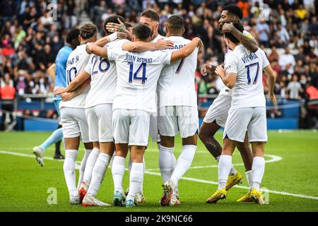 Paris, France. 29th Oct, 2022. Sebastian "Sebi" Korda and his coach ...