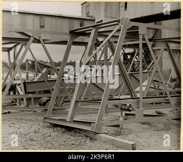 Steel structures at Oxelösund harbor Stock Photo - Alamy