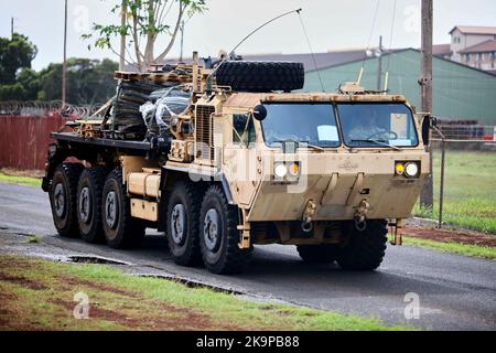 Soldiers in 524th Division Sustainment Support Battalion, 25th DSB are ...