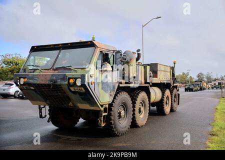 Soldiers in 524th Division Sustainment Support Battalion, 25th DSB ...