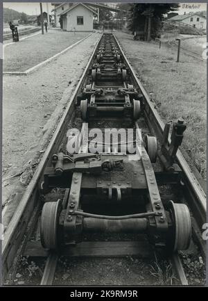 The transfer pit with trolleys, to the right industrial track, to the ...