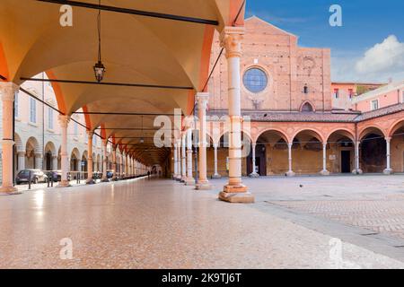 Portico Dei Servi Bologna Italy Stock Photo - Alamy