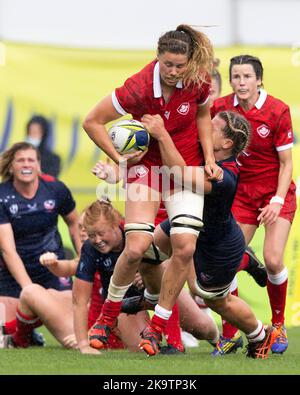 Canada's Sophie de Goede in action during the Women's Rugby World Cup ...