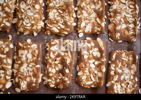 PRODUCTION - 19 October 2022, Saxony, Leipzig: The restorer and ...