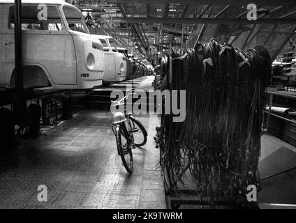 The VW plant in Hanover-Stoecken, shown here on 7. 12. 1971, was ...