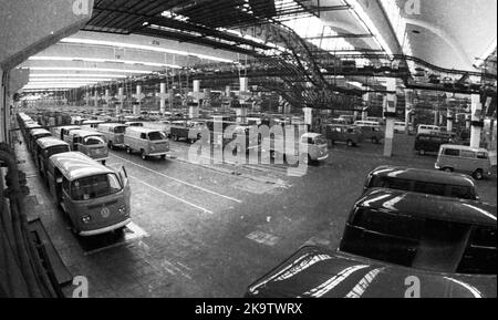 The VW plant in Hanover-Stoecken, shown here on 7. 12. 1971, was ...