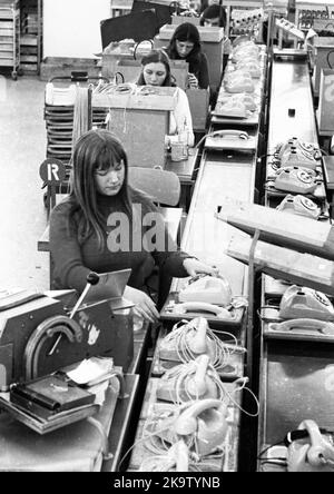 Women's workplaces at Siemens on 22. 11. 1973 during the production of ...