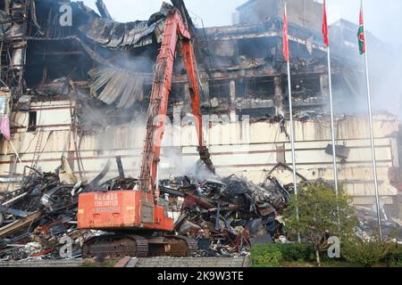 NANJING, CHINA - OCTOBER 30, 2022 - Fire and rescue forces deal with a ...