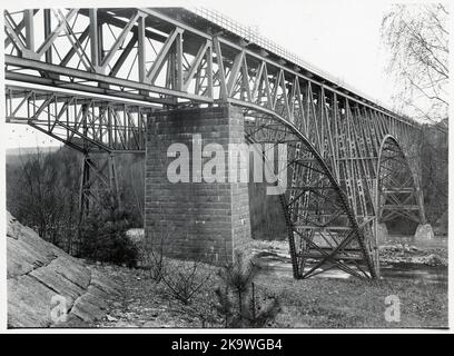 Railway bridges over the Ångerman River at Forsmo on the line between ...