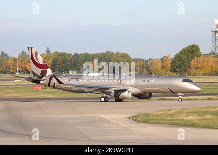 N527AH, Lineage Asset Company, Embraer ERJ-190 departing London ...