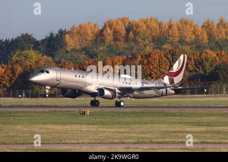 N527AH, Lineage Asset Company, Embraer ERJ-190 departing London ...