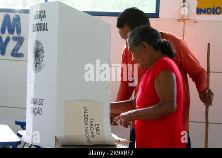 Paragominas, Brazil. 30th Oct, 2022. Elections 2022 Tembé indigenous ...