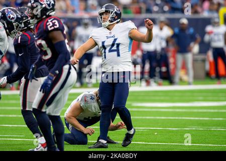 Tennessee Titans place kicker Randy Bullock (14) kicks during warmups ...