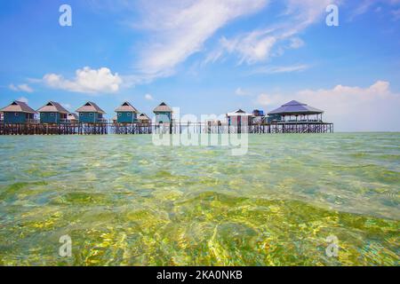 Beautiful Floating Budget Resort at Mabul Island Stock Photo - Alamy