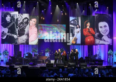 The Gaither Vocal Band and Wynonna Judd and Adam Crabb and Larry ...