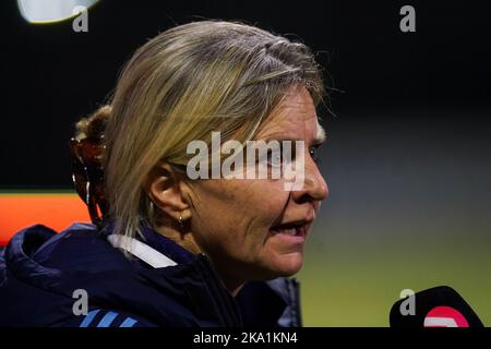 TILBURG, NETHERLANDS - OCTOBER 22: Coach Robbert-Jan de Vos of HGC ...
