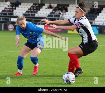 L-R Sophie McLean of Billericay Town Women and Amy Saunders of ...