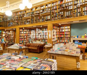 Bookshelves and piles of books, Topping and Company booksellers shop ...