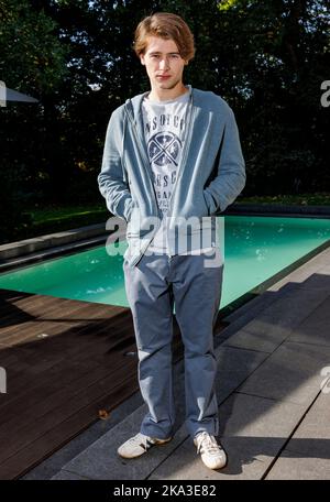 Hamburg, Germany. 10th Oct, 2022. Actors Josefine Preuß (l-r ...