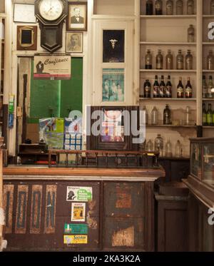 Old fashioned pharmacy Stock Photo - Alamy