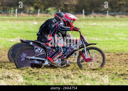 Mark Scopes racing in grasstrack motorcycle race. Donut Meeting event ...