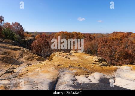 Bluffs and Autumn colors at Buffalo Rock State Park in Illinois, USA ...