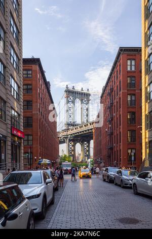 A streetscene of the Manhattan Bridge seen from Washington Street at ...