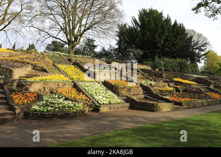 Flower displays in Stapenhill Gardens, Burton-on-Trent town ...