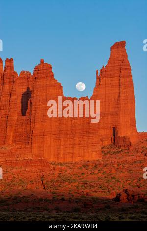 Rising moon between the Cottontail & the Titan in the Fisher Towers ...