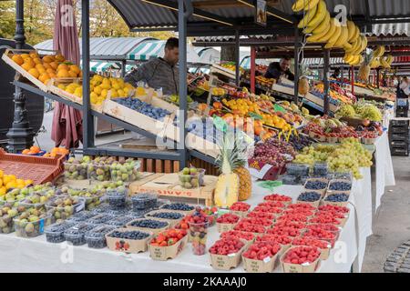 Fruit and vegetable market, Vodnik Square, Vodnikov Trg, Ljubljana ...