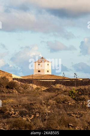 Yaiza, Lanzarote - old farm house with a cistern converted in a home ...